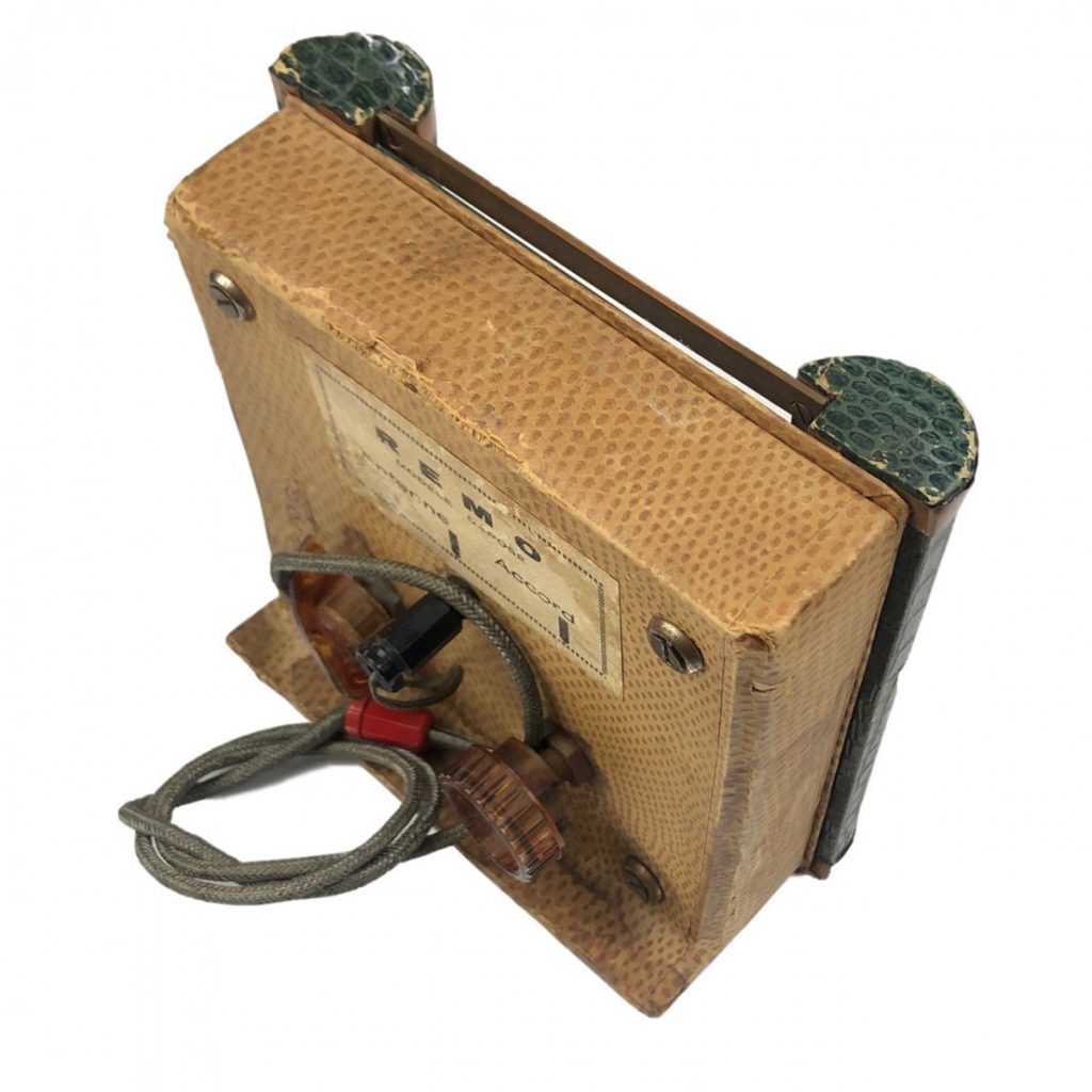 Original WWII French secret resistance radio - Oorlogsspullen.nl ...