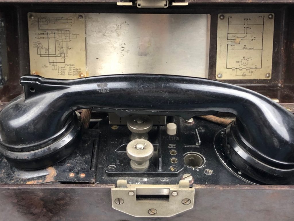 Original WWII German FF33 field telephone with strap - Oorlogsspullen ...