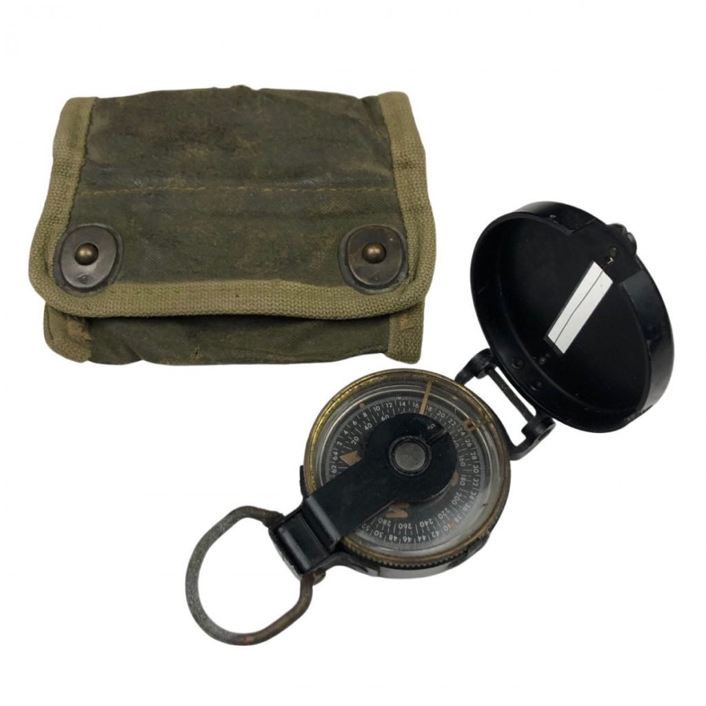 Original WWII US army engineer compass in pouch 1944 - Oorlogsspullen ...
