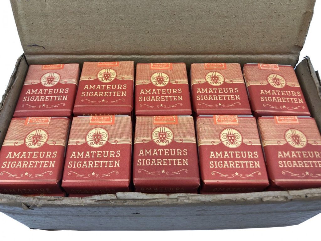 Original WWII Dutch complete box with 50 cigarette packages 'Amateur ...