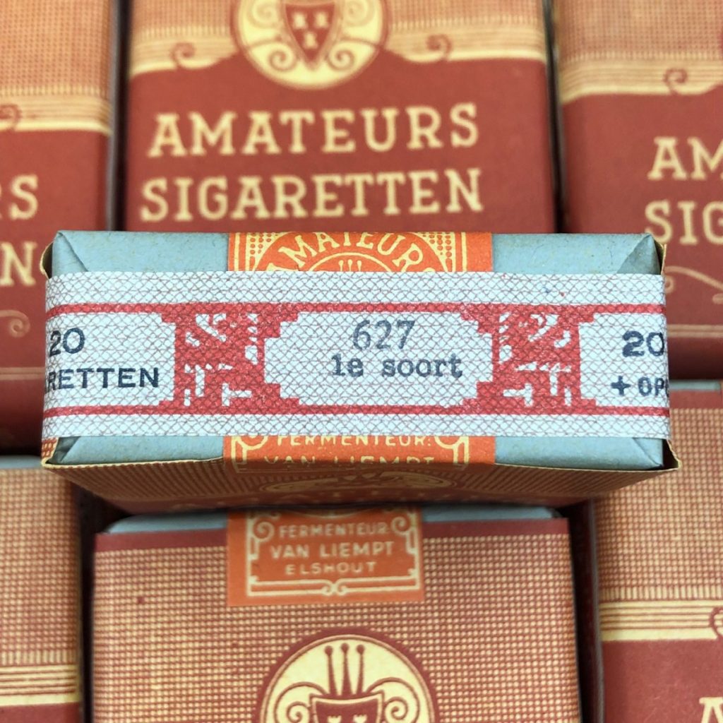 Original WWII Dutch complete box with 50 cigarette packages 'Amateur ...