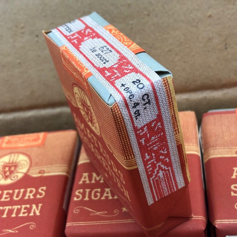 Original WWII Dutch complete box with 50 cigarette packages 'Amateur ...