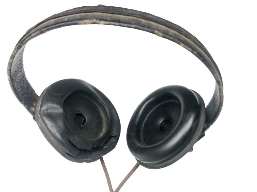 Original WWII German Dfh. b. Panzer Headphone - Oorlogsspullen.nl ...