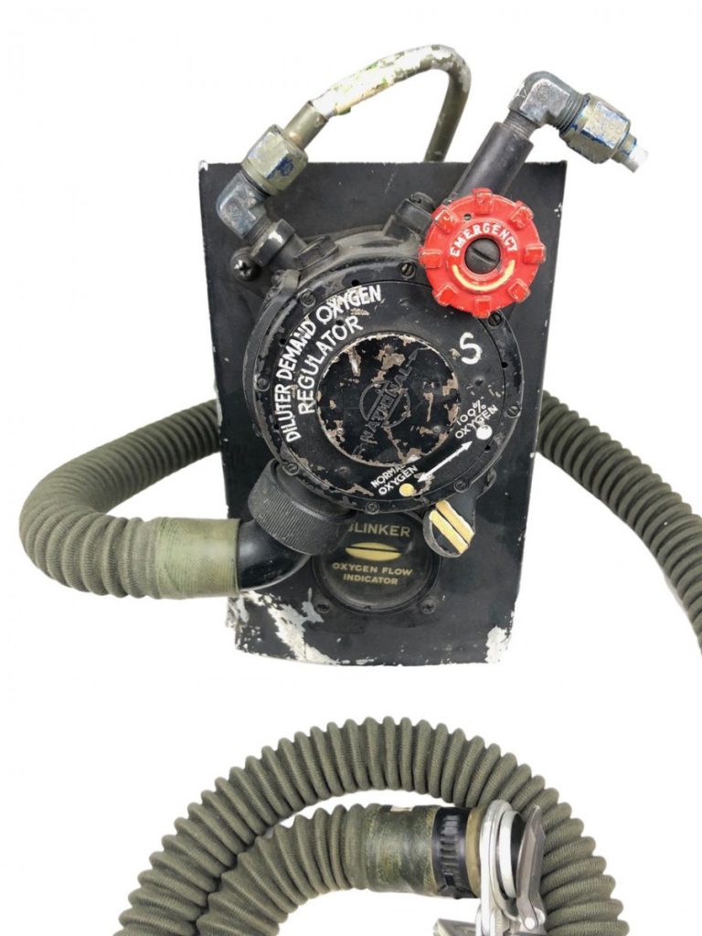 Original WWII USAAF B-17 bomber oxygen regulator - Oorlogsspullen.nl ...