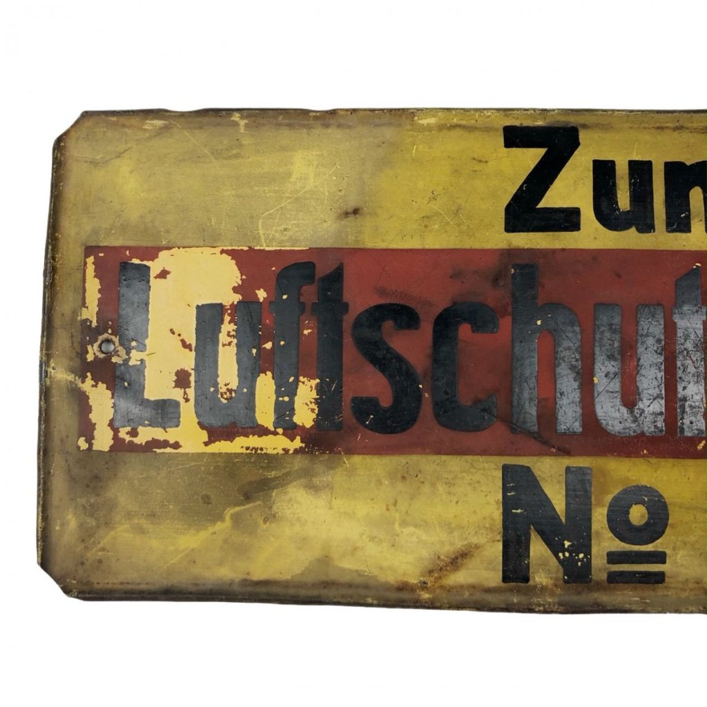 Original WWII German 'Zum Luftschutzraum' metal sign - Oorlogsspullen ...