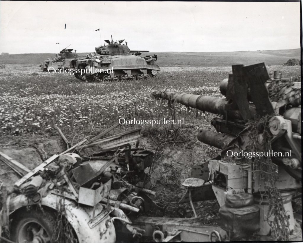 Original WWII British photo 'Knocked out FLAK 88 & Sherman Tanks' Tunis ...