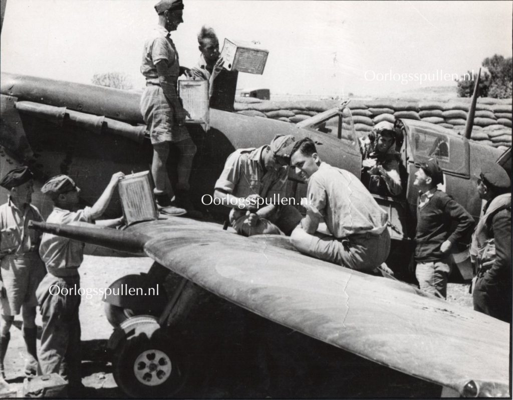 Original WWII British photo 'The Army helps the RAF on Malta's Airfield ...