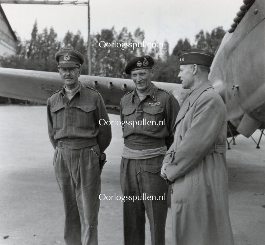Original WWII British photo 'Montgomery and Generals' - Oorlogsspullen ...