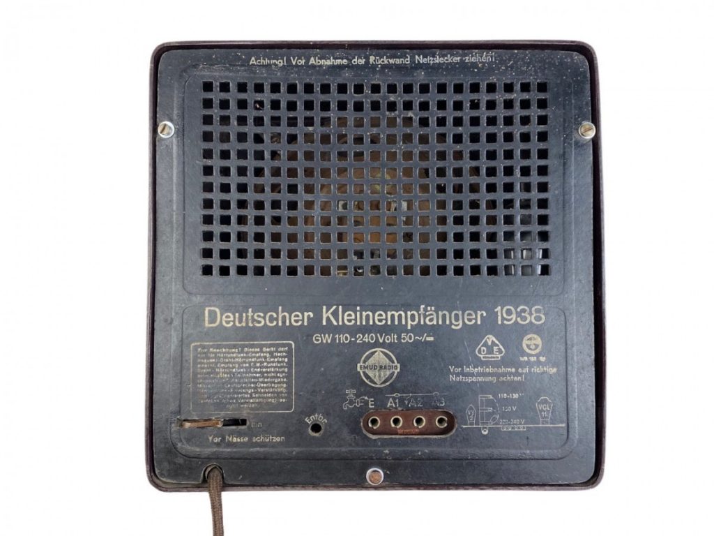 Original WWII German Kleinempfänger 1938 radio - Oorlogsspullen.nl ...