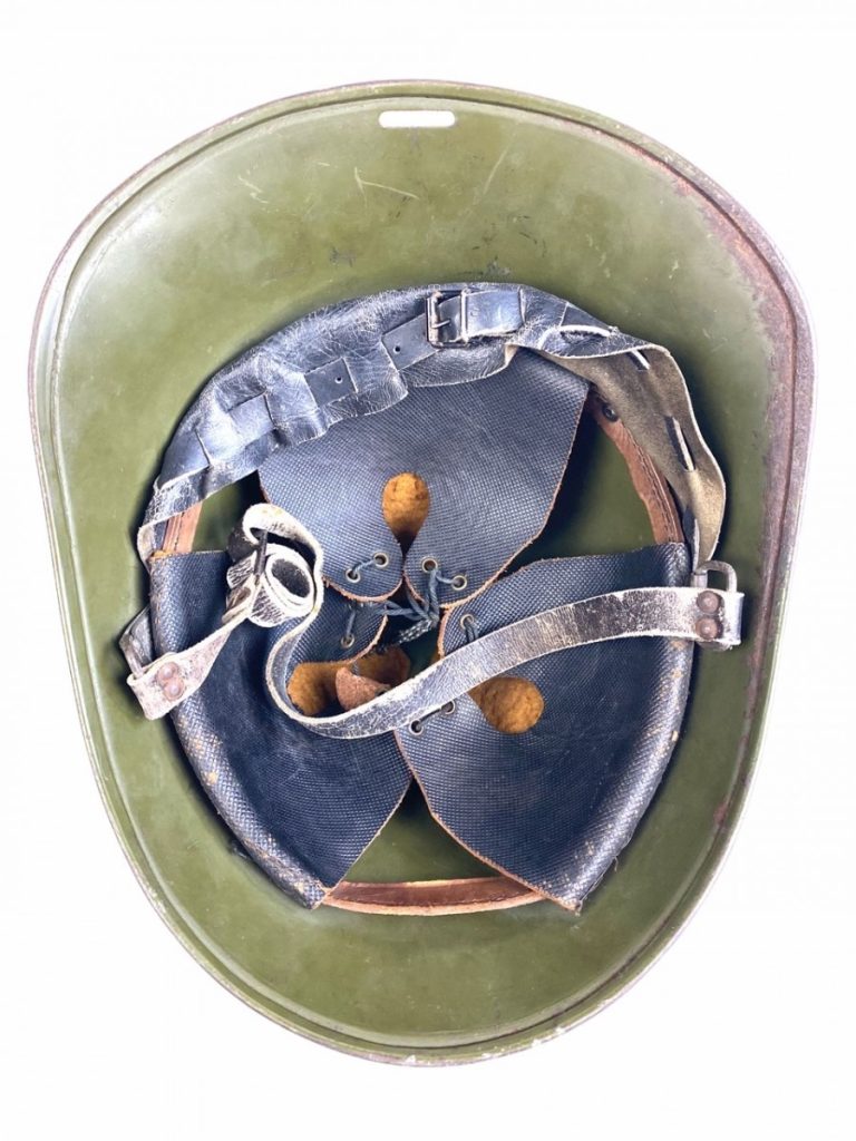 Original WWII Dutch M34 army helmet - Oorlogsspullen.nl - Militaria shop