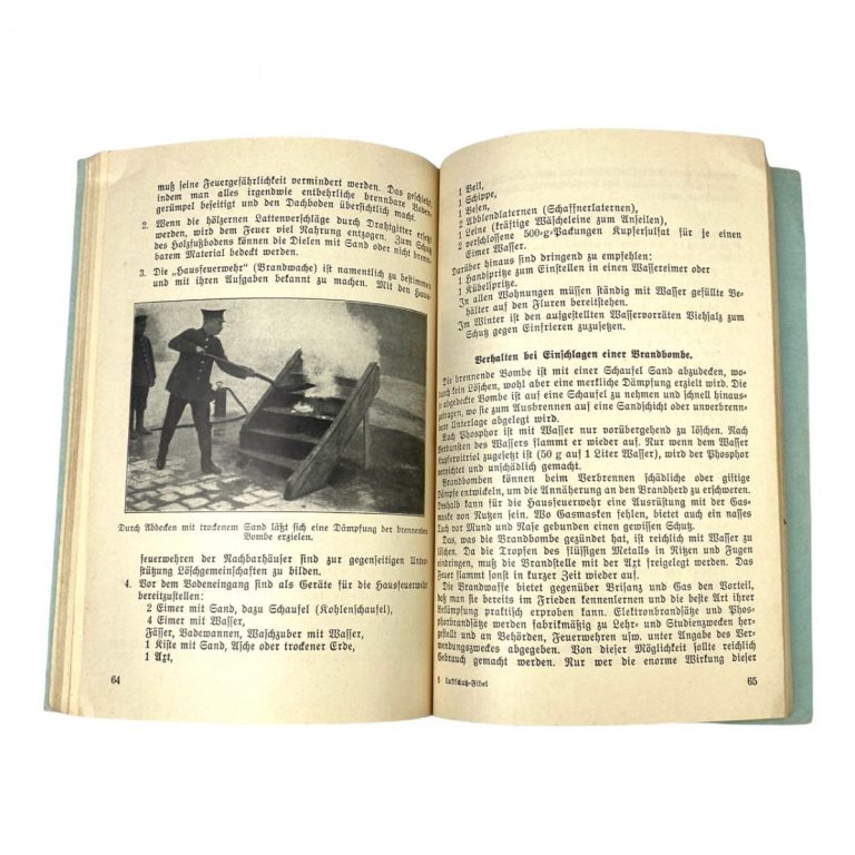 Original WWII German Luftschutz Fibel - Oorlogsspullen.nl - Militaria shop