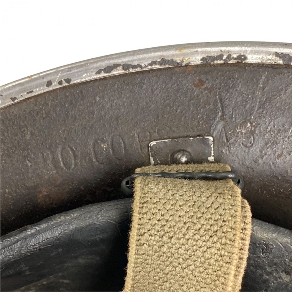 Original WWII British helmet - Oorlogsspullen.nl - Militaria shop