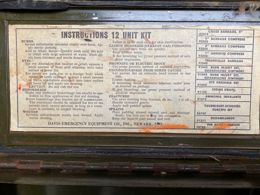 Original WWII USMC vehicle unit First Aid kits - Oorlogsspullen.nl ...