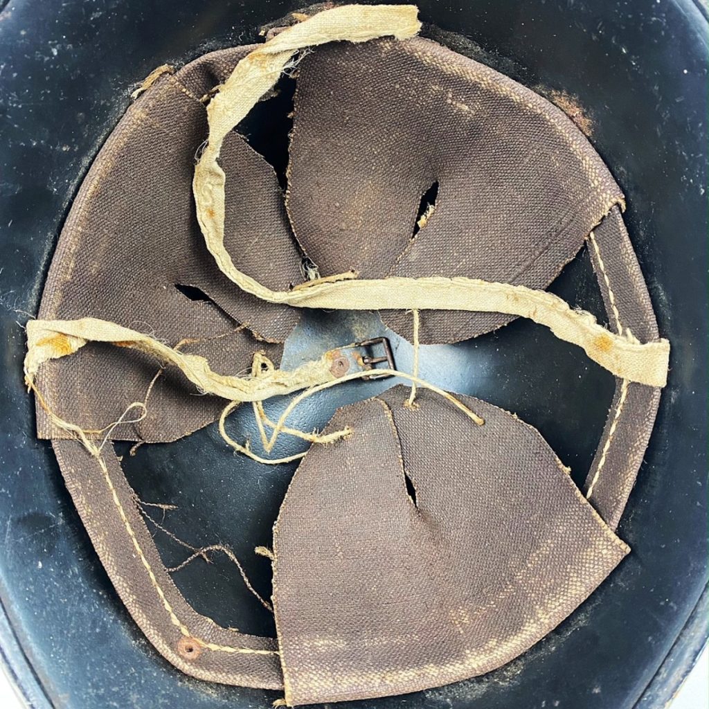 Original WWII Dutch Red Cross helmet - Oorlogsspullen.nl - Militaria shop