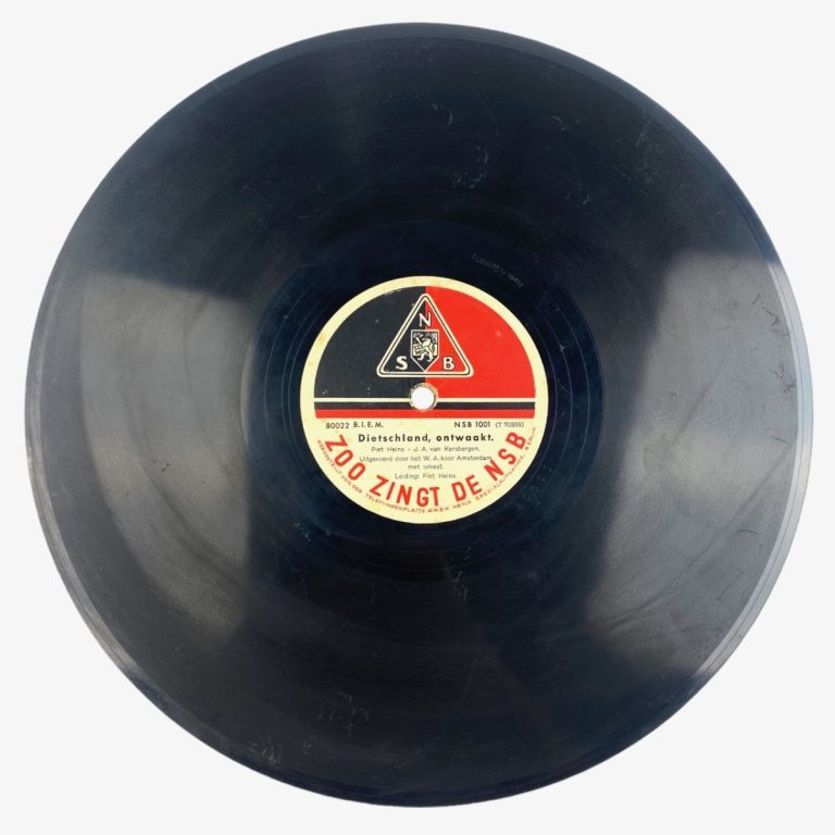 Original WWII Dutch NSB record - W.A. marcheert & Dietschland, ontwaakt ...