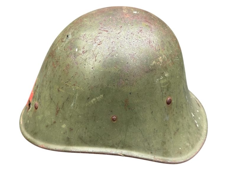 Original WWII Dutch Red Cross helmet with bullet holes - Oorlogsspullen ...